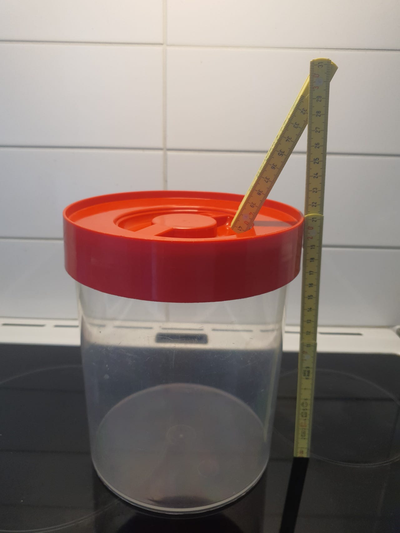 Iso muovinen säilytysastia | Tori