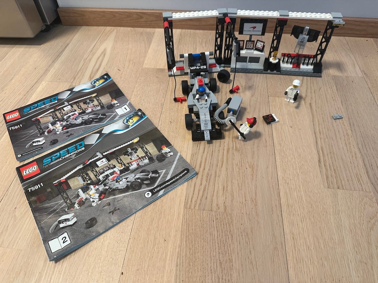 Lego Speed Champions 75911 McLaren Mercedes Pit Stop | Tori