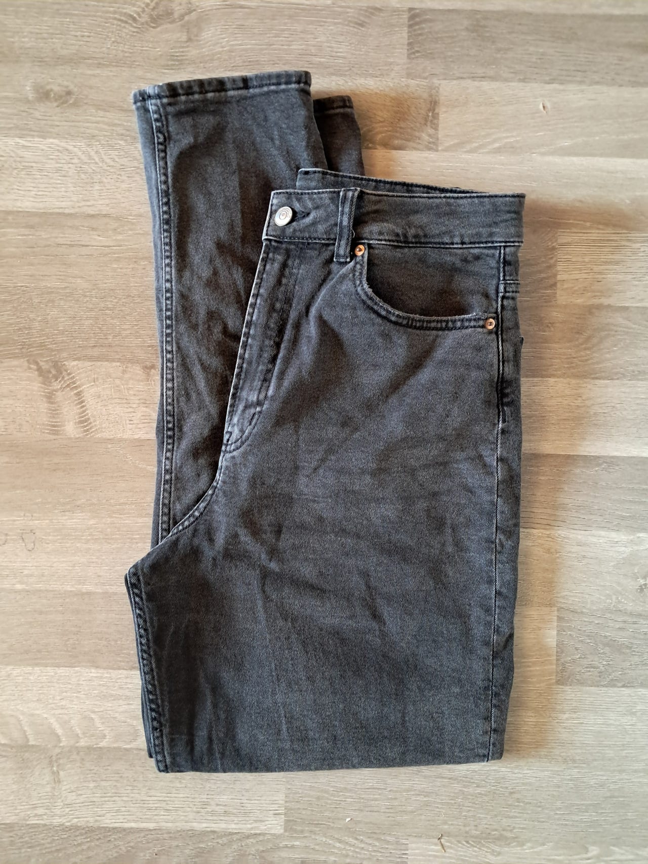 Mustat farkut 40 | Tori