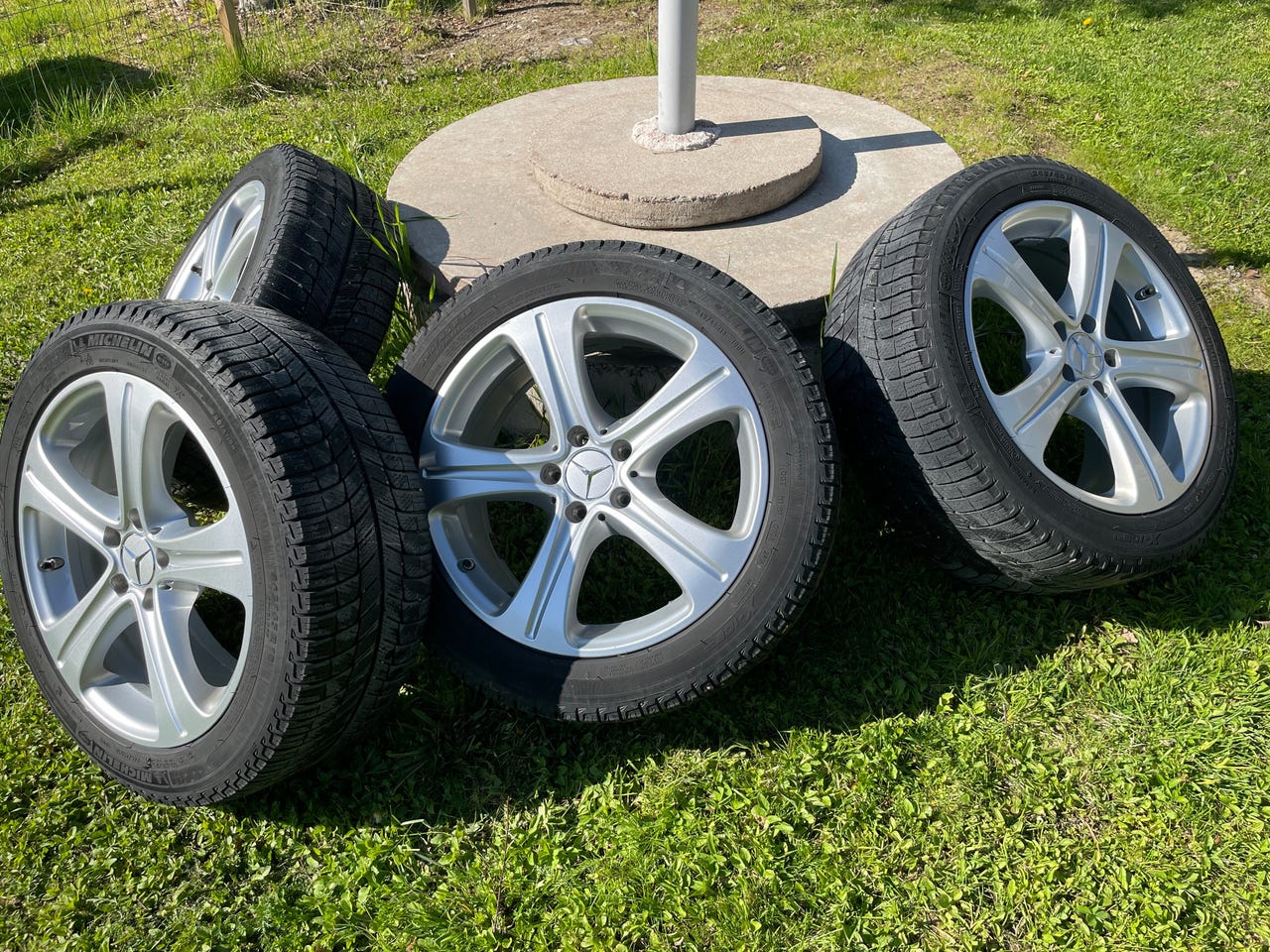 M-B 18 tuuman vanteet kitkarenkailla OEM | Tori