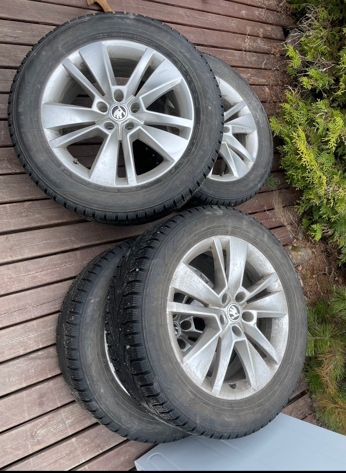 Nokia hakkapeliitta 235/55 R18 + Skoda vanteet | Tori