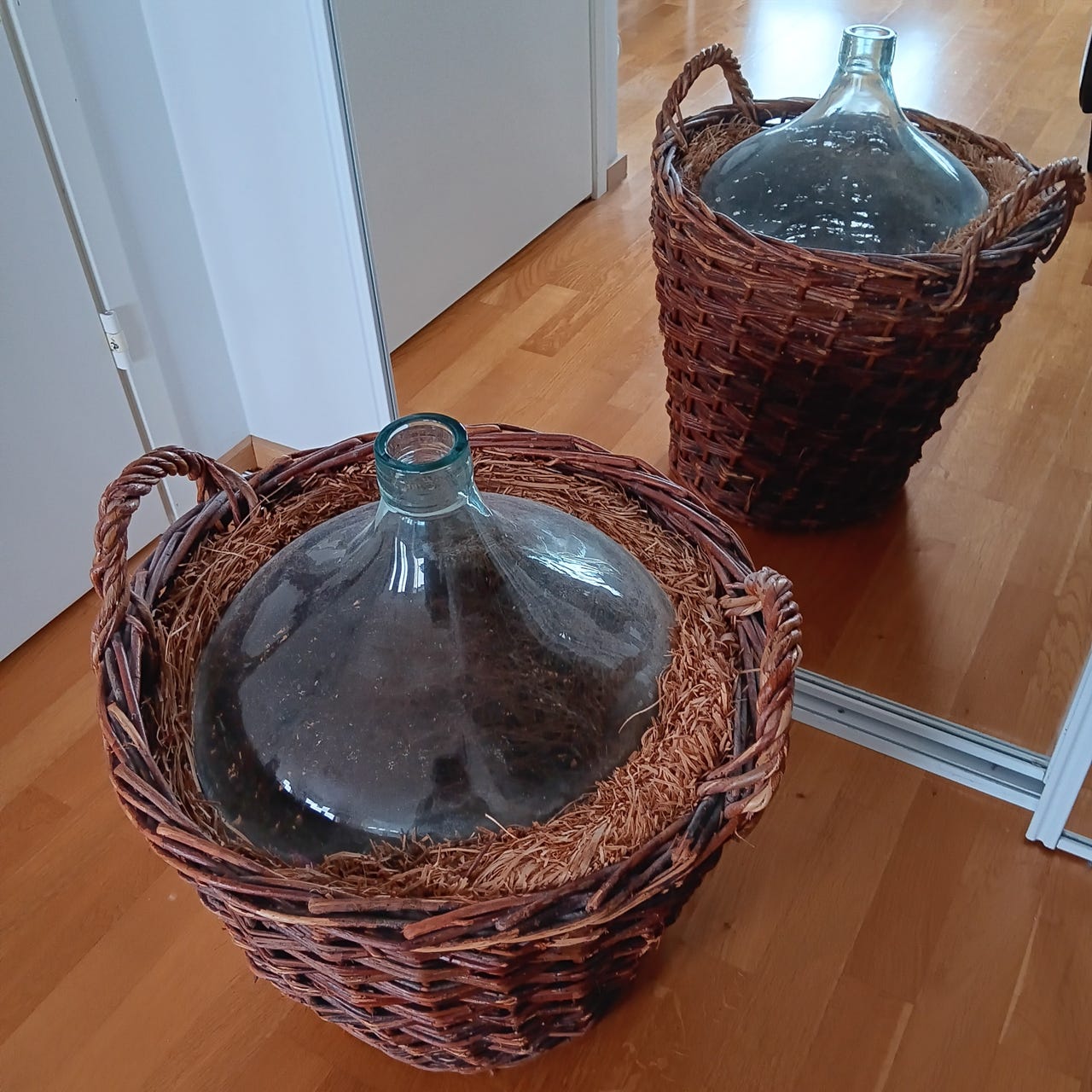 VARATTU Vanha kori ja pullo eli vintage AIV käymispullo, koripullo, viinipullo | Tori