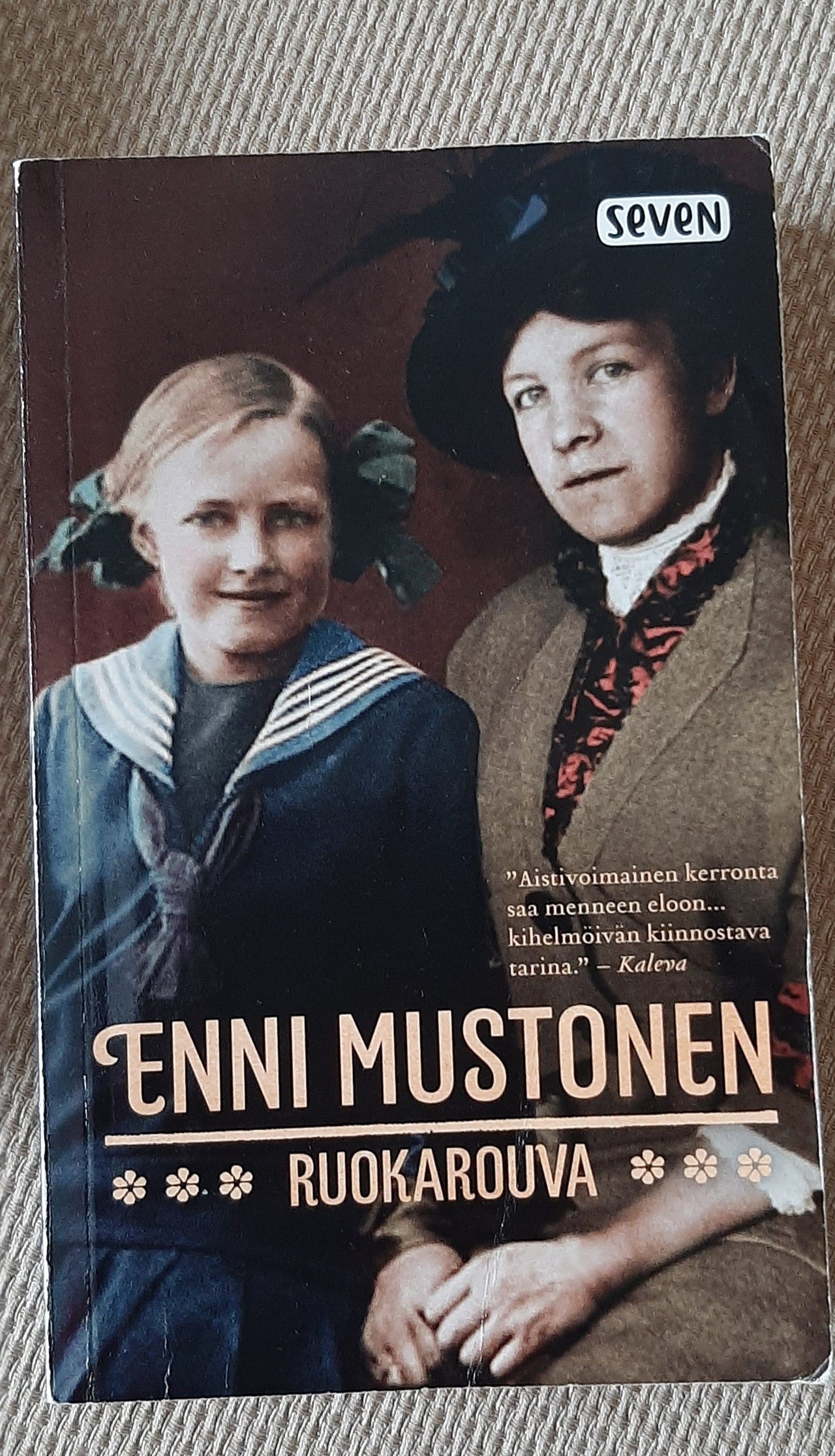 Enni Mustonen, kolme kirjaa | Tori