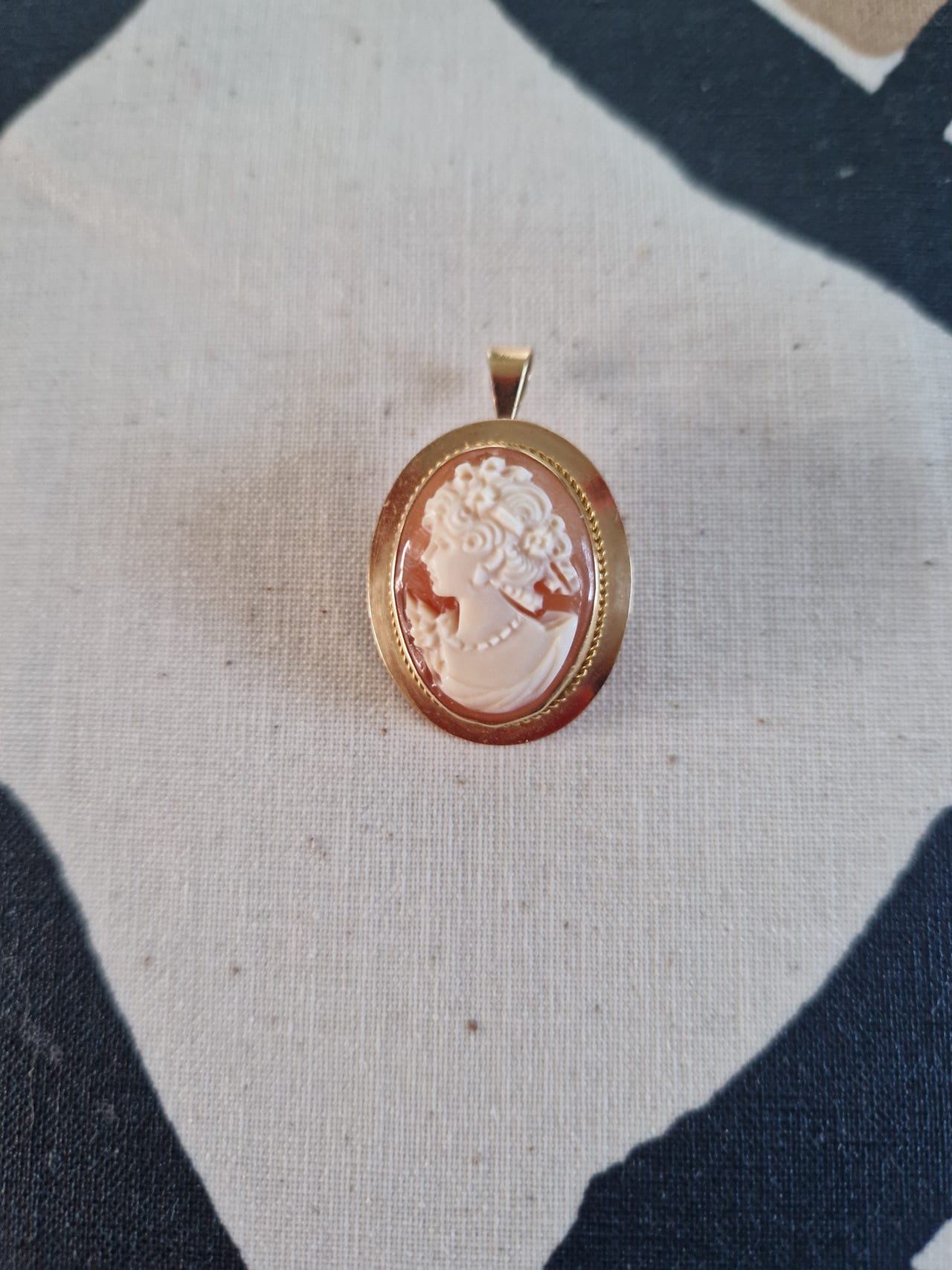 Camee kaulakoru/ rintakoru | Tori