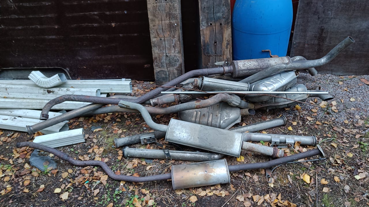 MB W211 pakoputkia ja pönttöjä | Tori