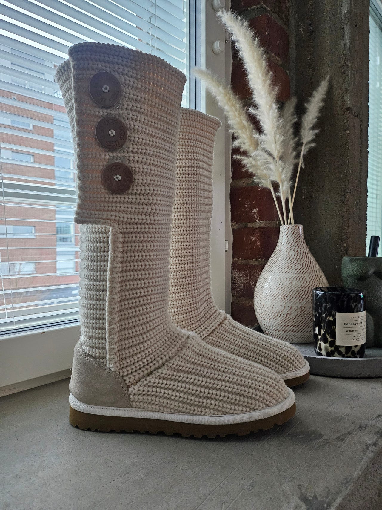Vaaleat neulos uggit | Tori