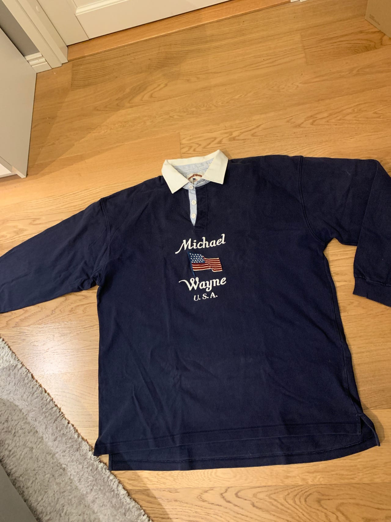 Michael Wayne miesten college- paita XL Retro | Tori