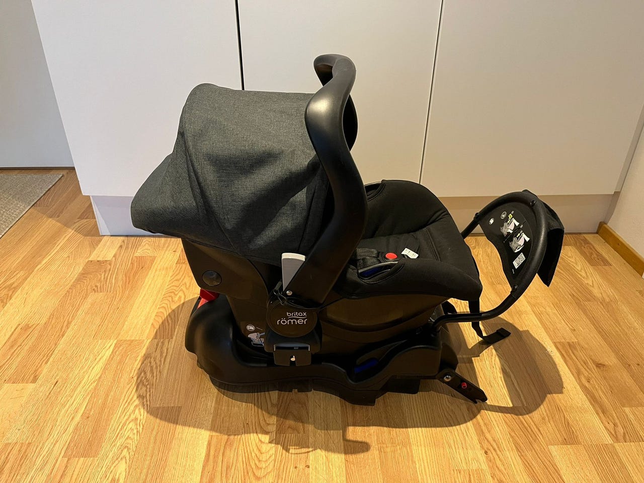 Myydään Britax Römer Primo + telakka (isofix) | Tori