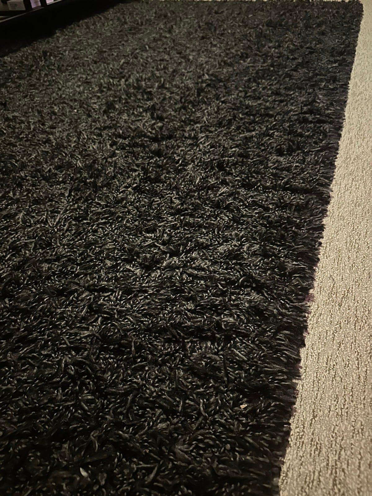 Musta karvamatto | Tori