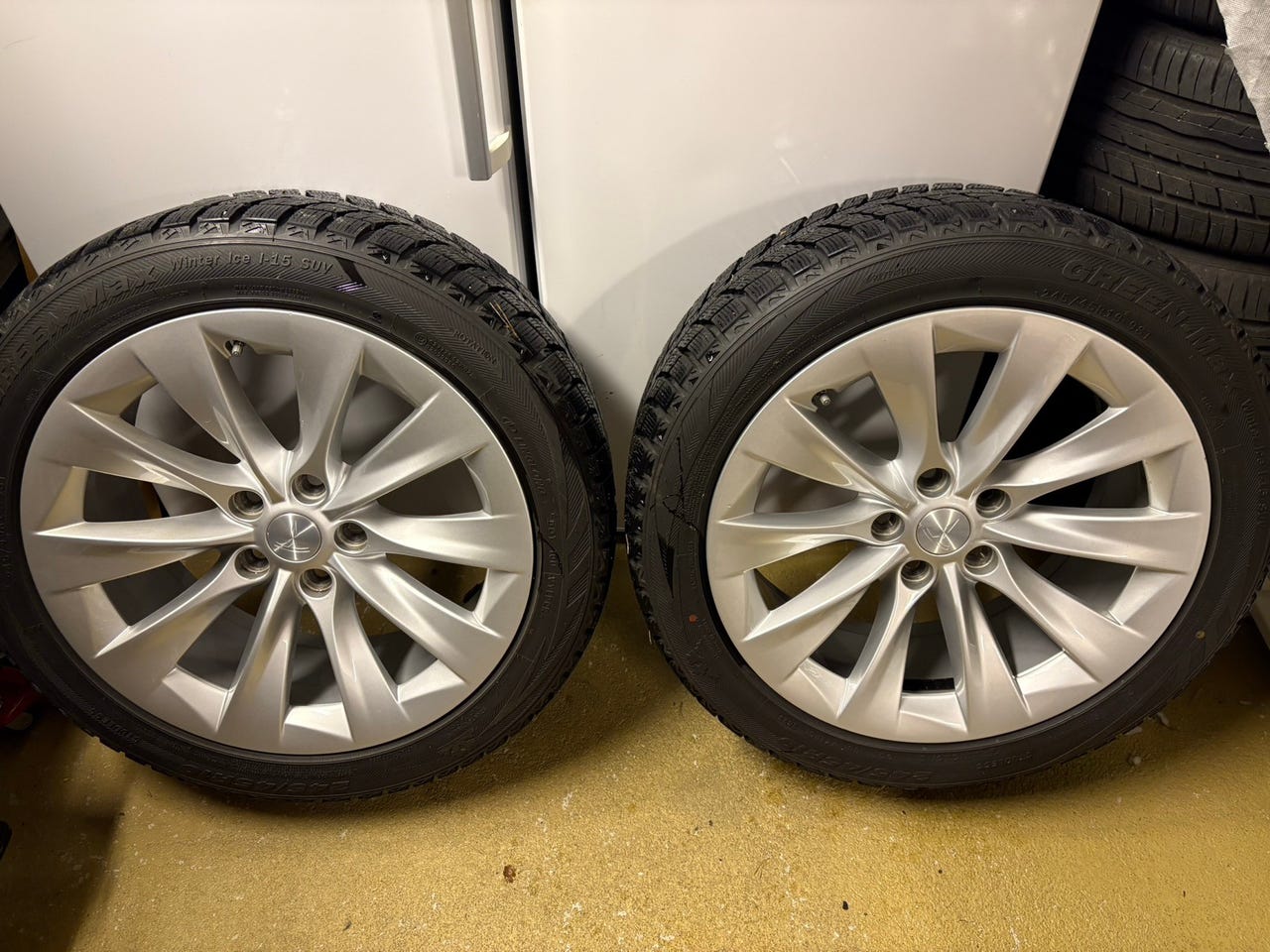 Tesla Model S alkup. 19” vanteet kitkarenkailla | Tori