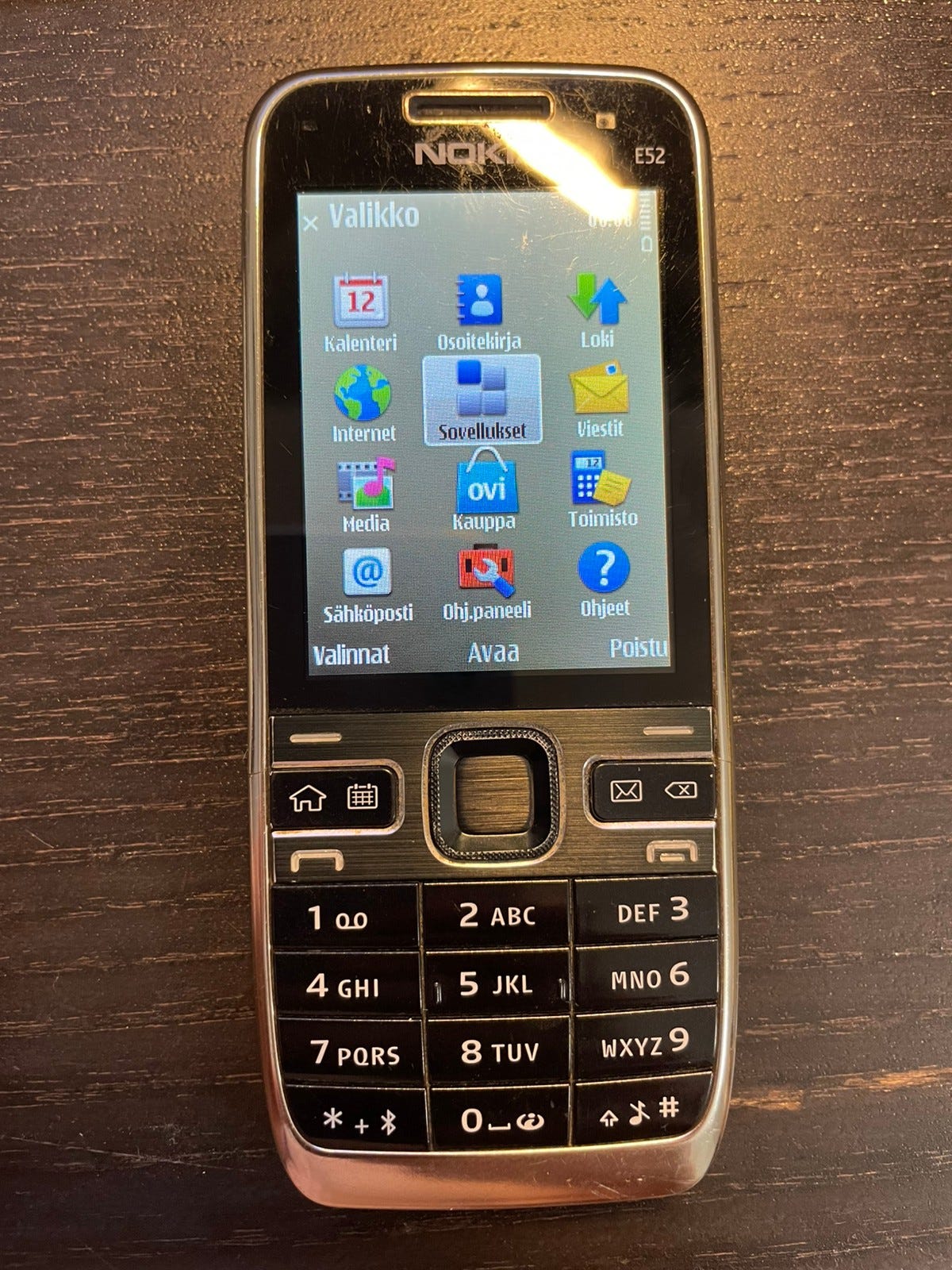 Vanha kännykkä Nokia E52 | Tori