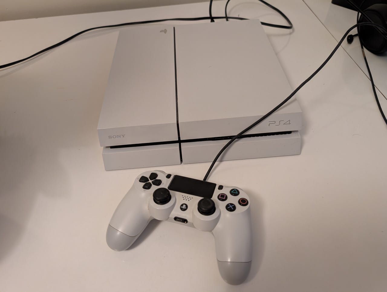 PS4 500GB + ohjain | Tori