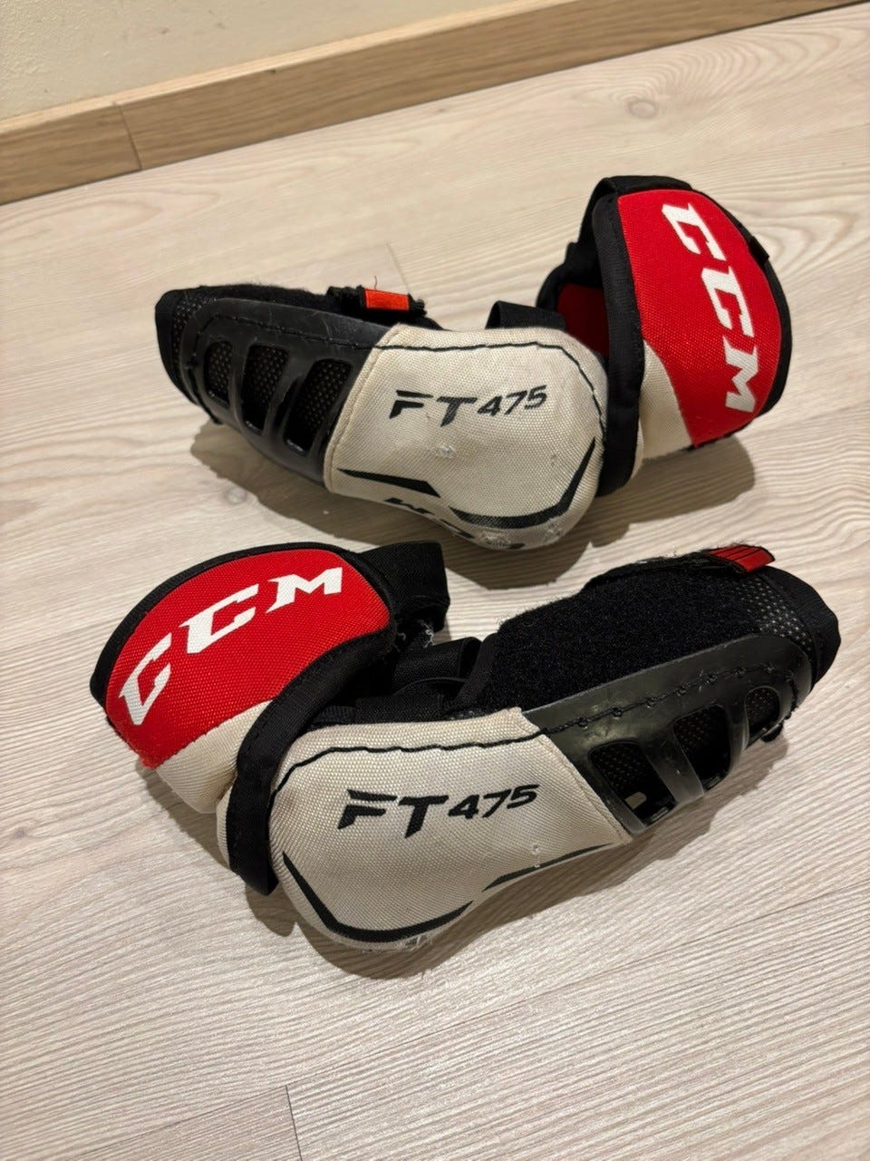 CCM Jetspeed FT475 kyynärsuojat | Tori