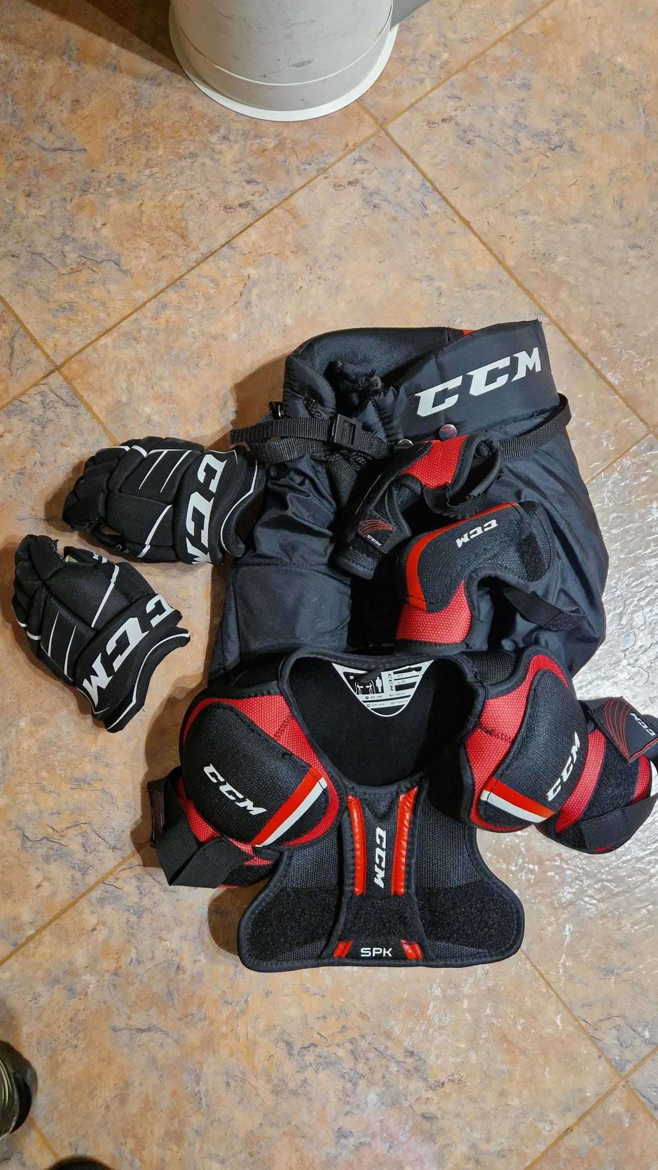 Jääkiekkovarusteita aloittelijalle | Tori