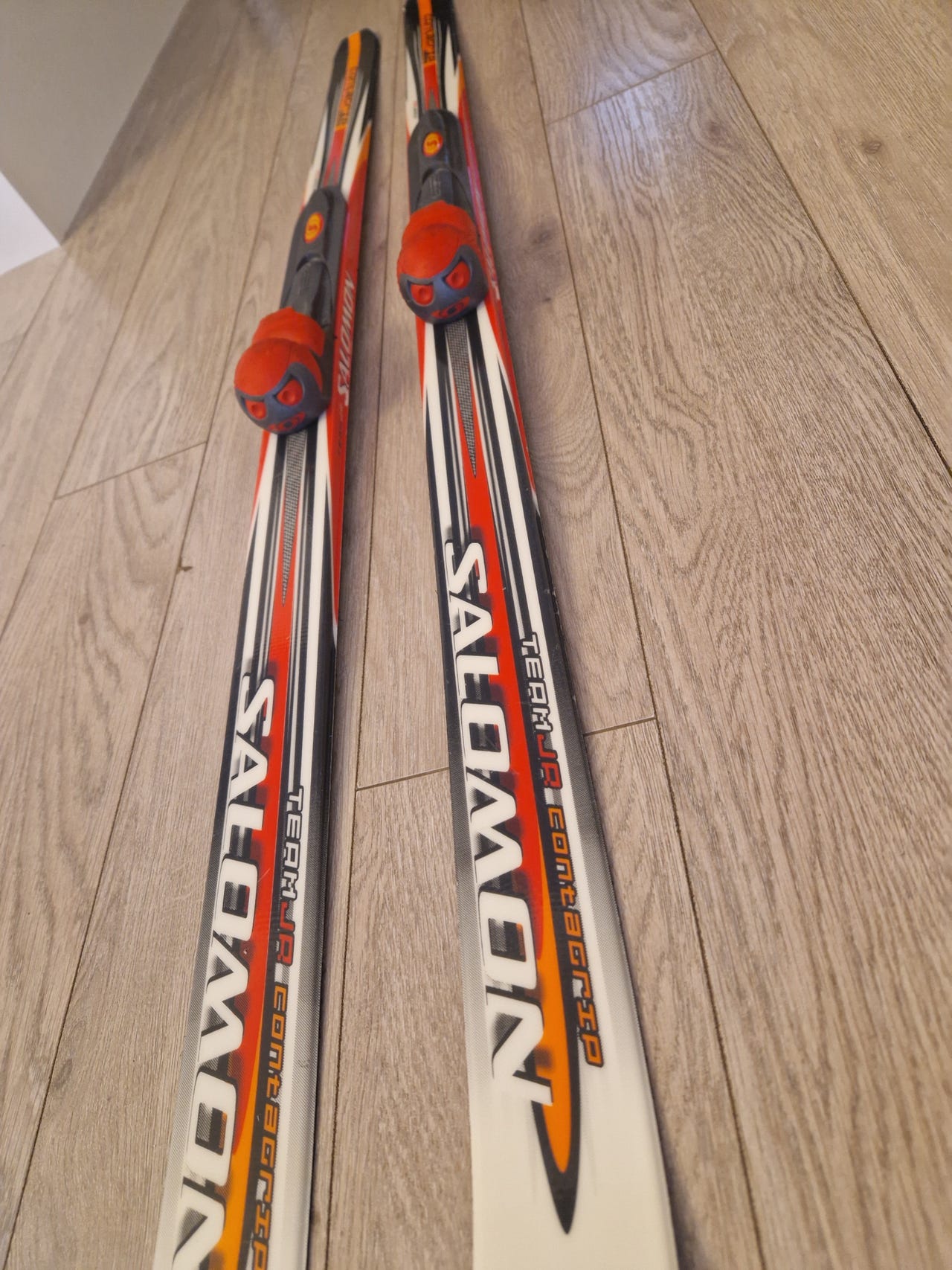 Myydään Salomon sukset(121) ja monot(28) + Rossignol sauvat 85cm | Tori