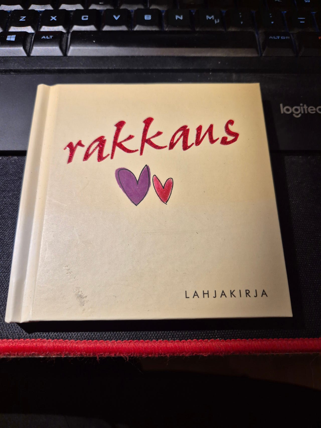 Pieni kovakantinen kirja Rakkaus | Tori