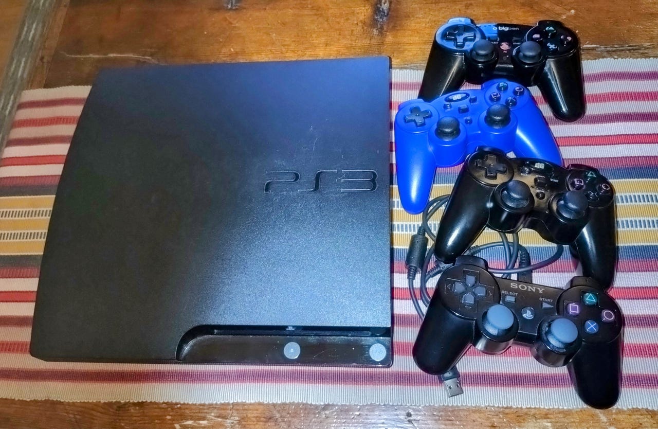 PS3 neljällä ohjaimella ja 4 peliä | Tori