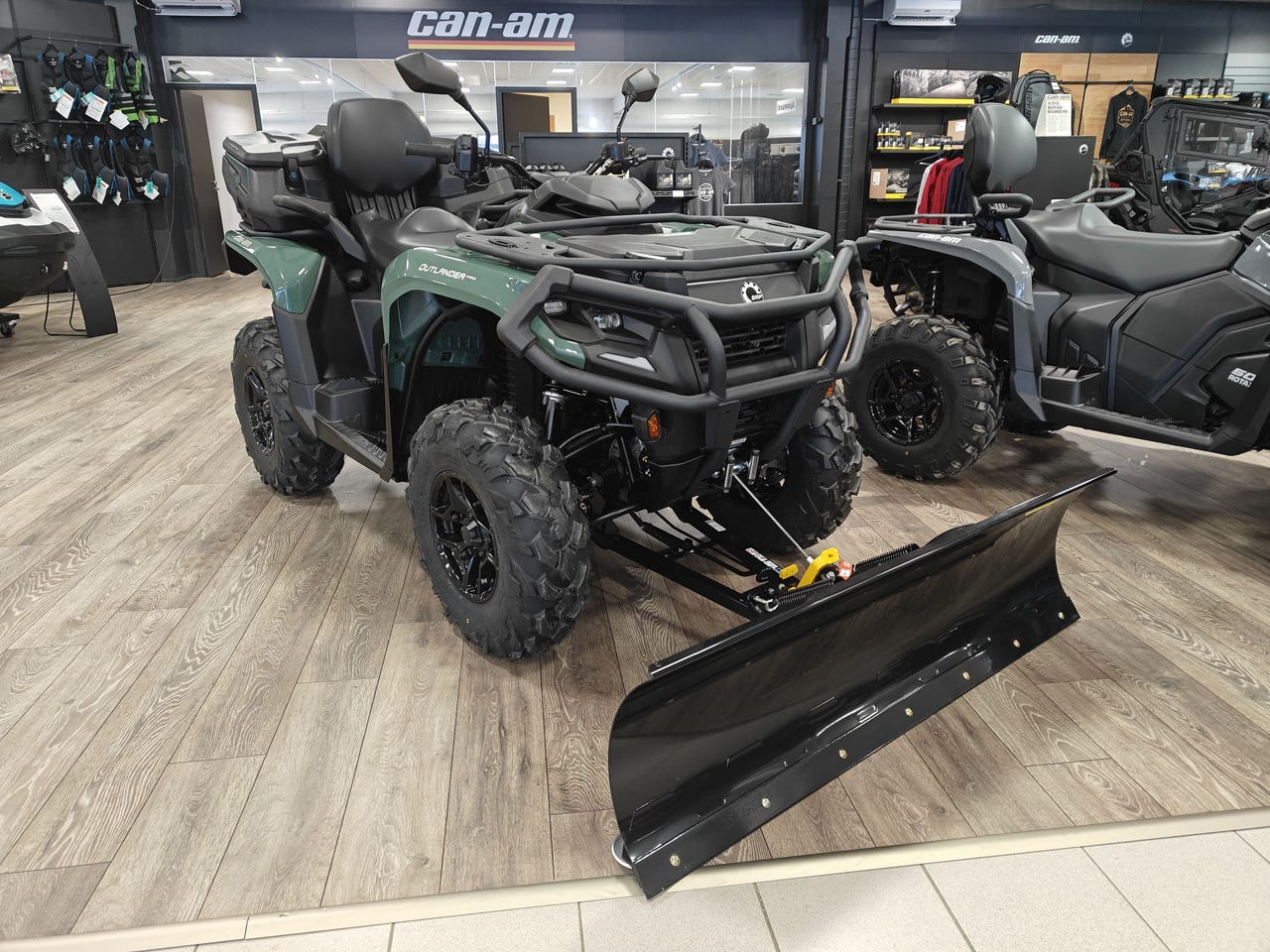 Can-Am Outlander Max Pro XU HD7 traktorimönkijä talvipaketti ja ...