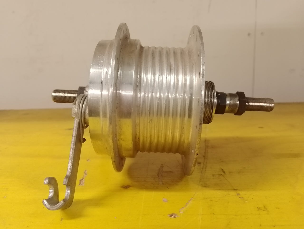 Mopon pyörän napa. | Tori