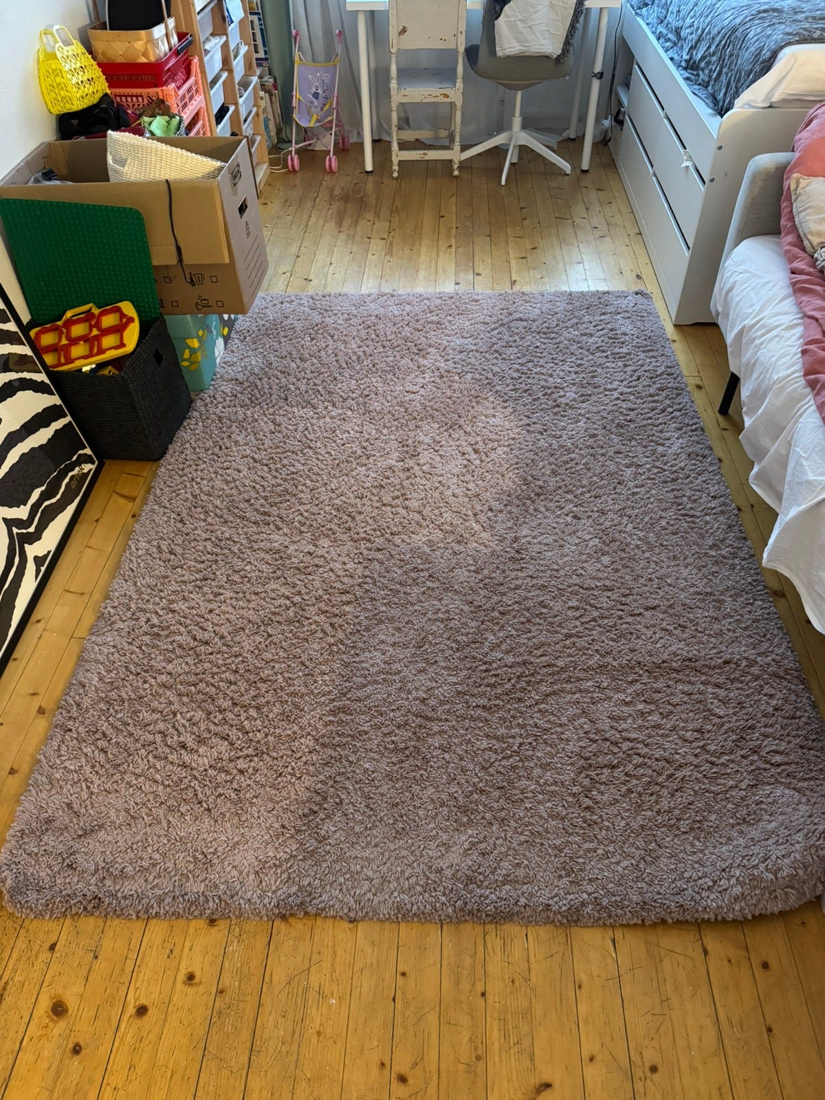 Vaaleanpunainen matto | Tori