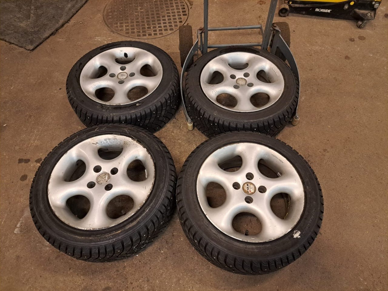 Mille Miglia 4x100 6,5x15" vanteet ja 185/55R15 LingLong nastarenkaat ...