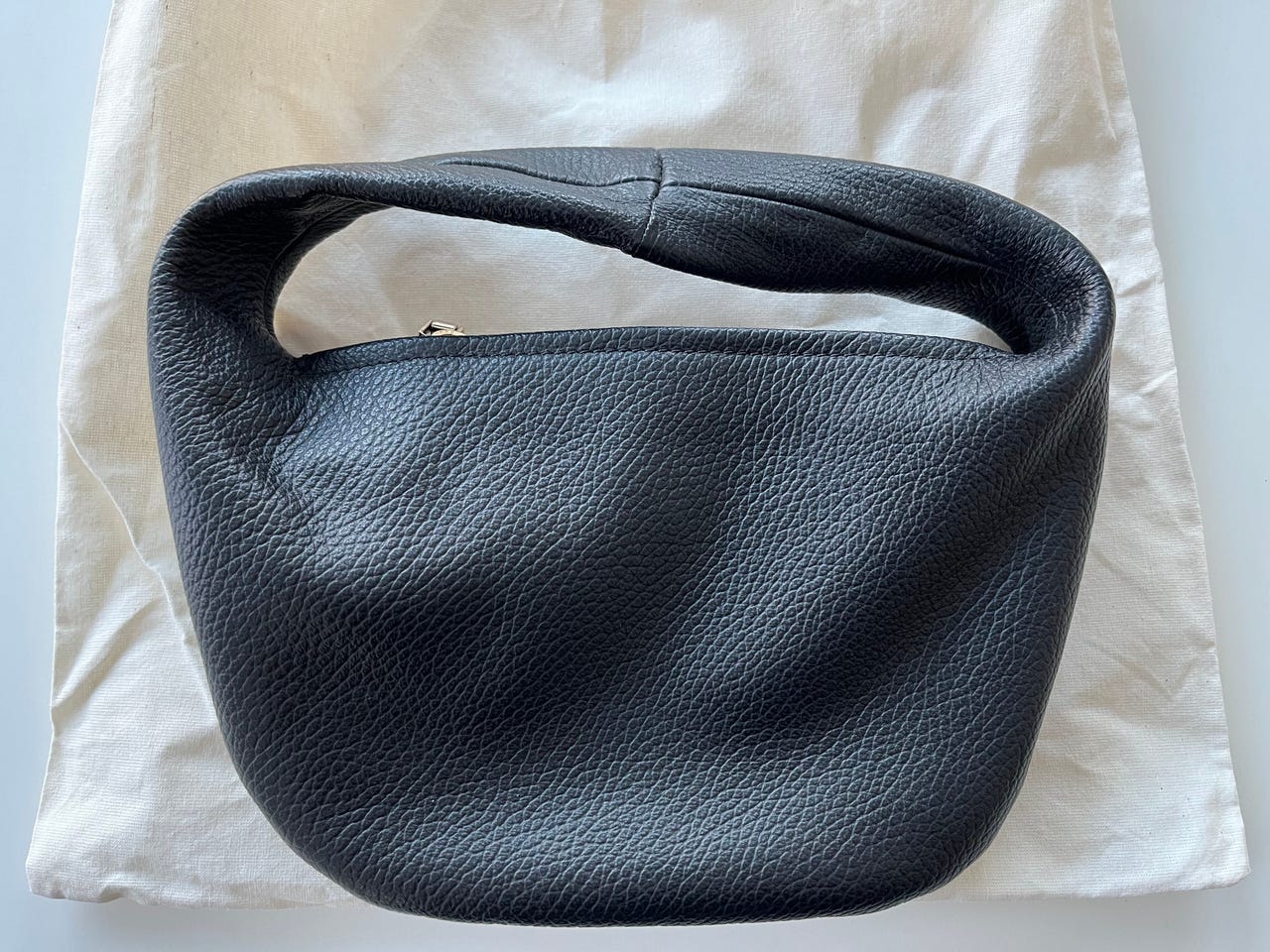 Flattered Alva mini musta nahkainen laukku | Tori