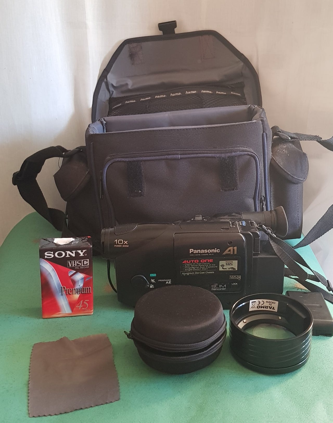 Panasonic A1 videokamera VHSC plus tarvikkeet | Tori