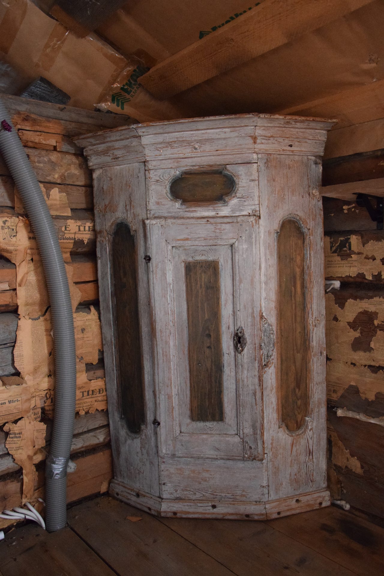 Vanha kulmakaappi | Tori