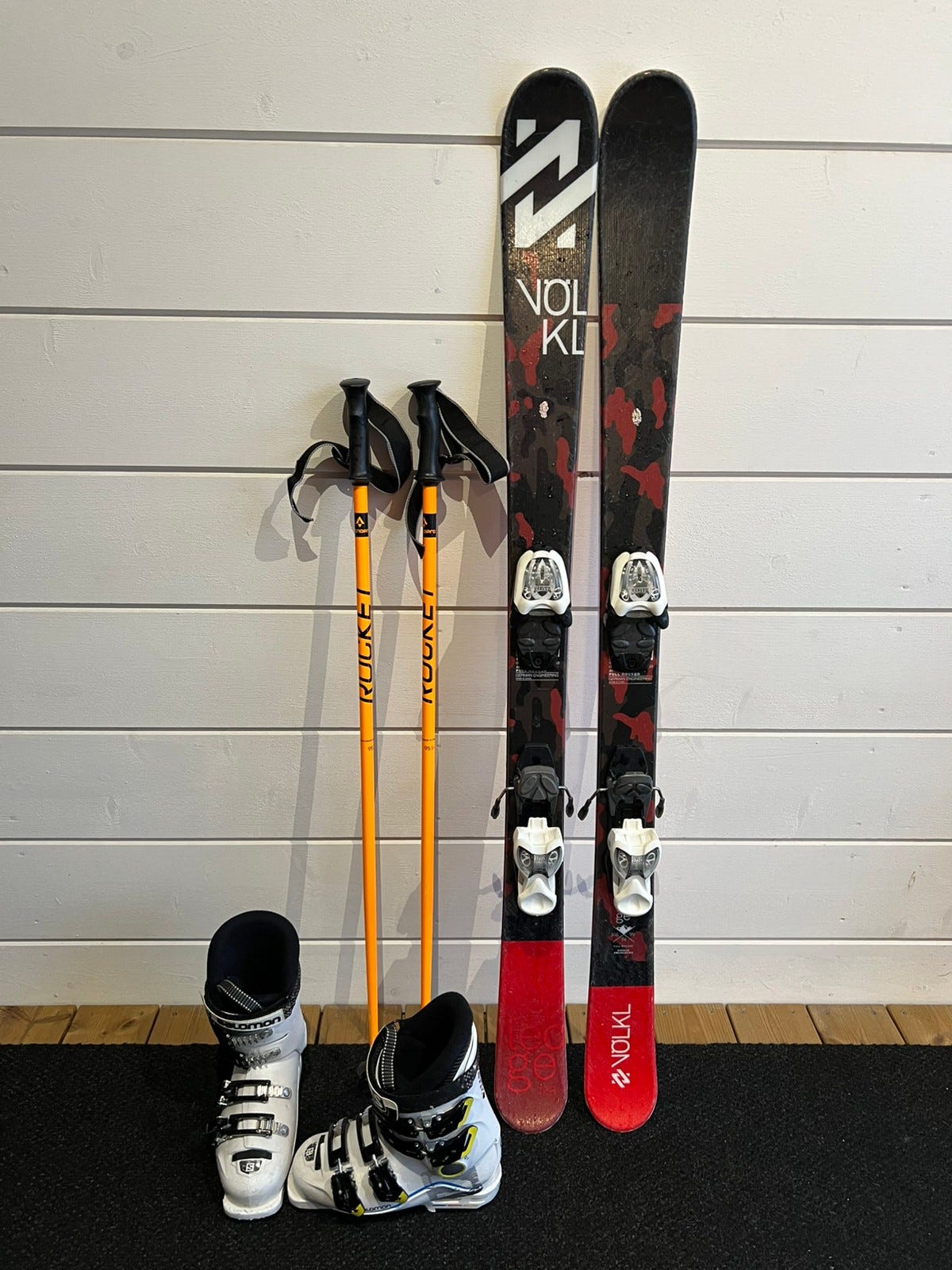 Lasten twintip laskettelusetti. Sukset 128cm, monot 34-35 &sauvat 95cm ...
