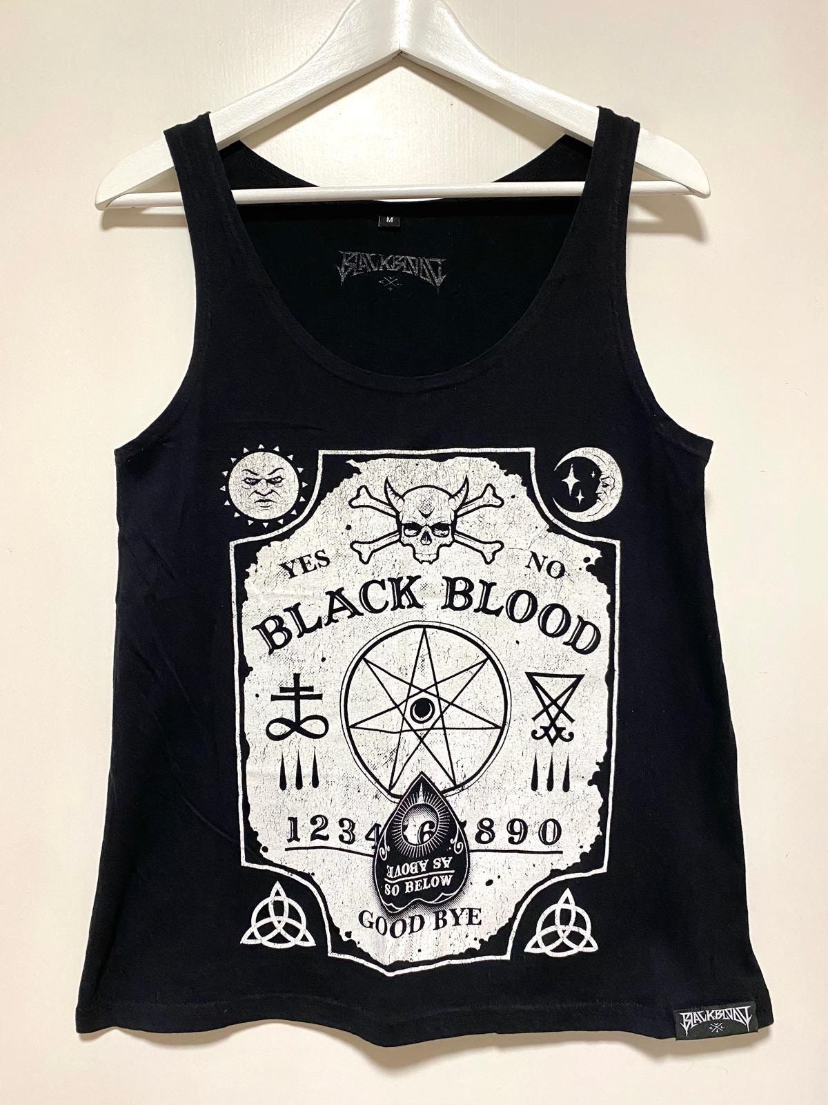 NYT ISO ALE Blackblood Ouija-kuvioitu hihaton paita, M-koko ...