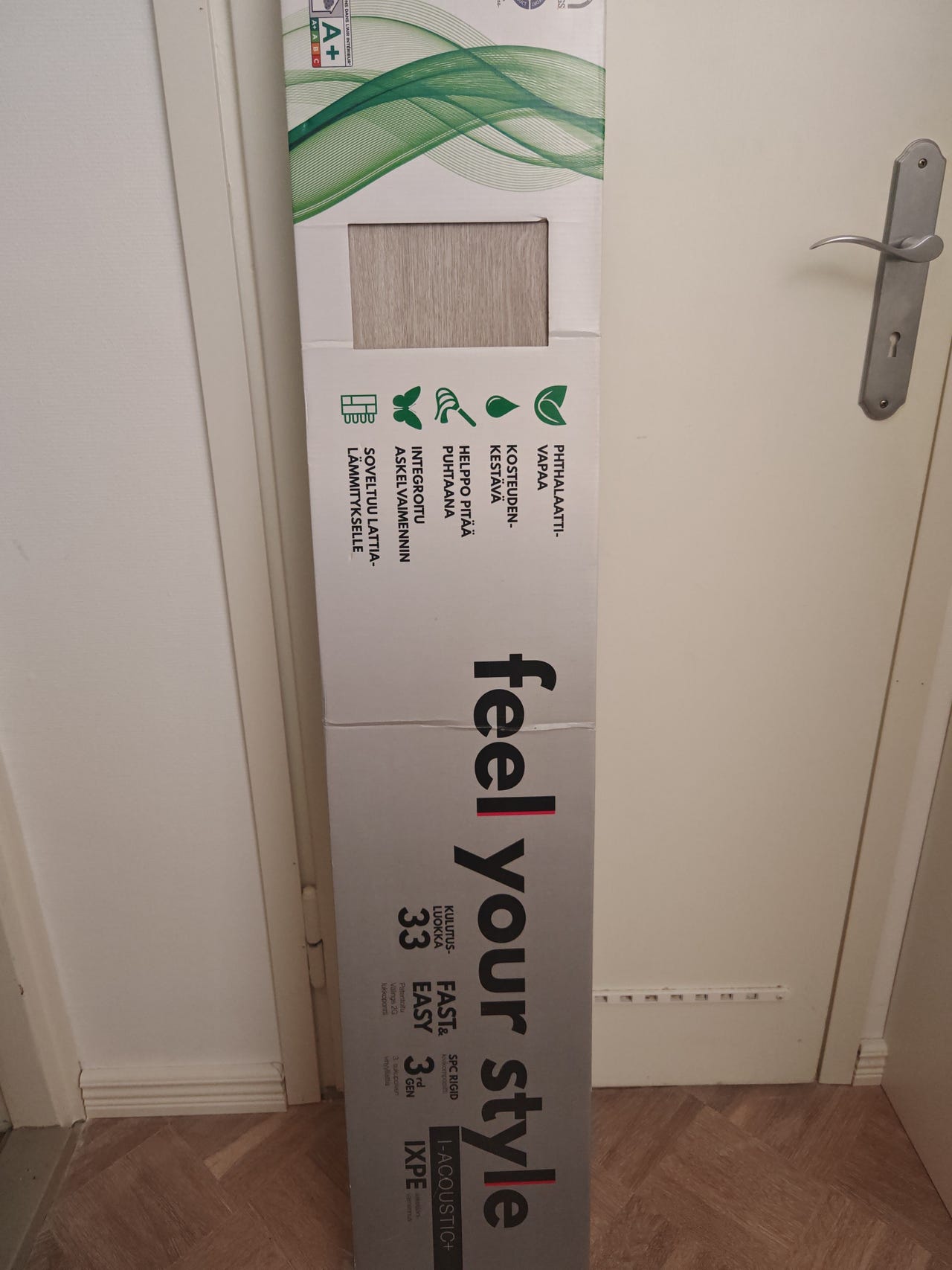 Myydään täysi paketti vinyylilankkua | Tori