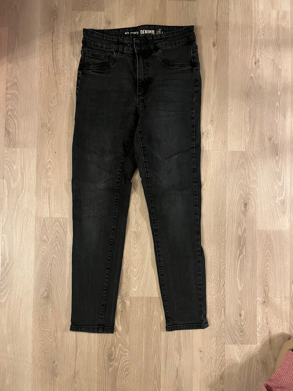 Mustat pilli farkut | Tori