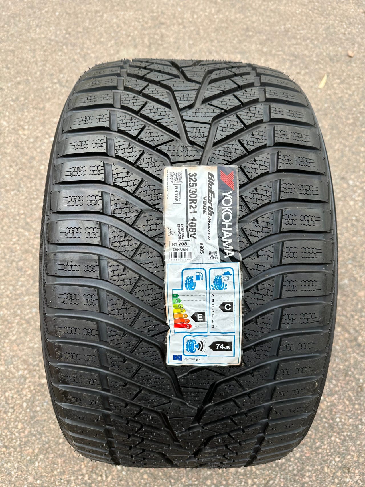 325/30 R21 108V Yokohama Bluearth Winter V905 XL | Tori