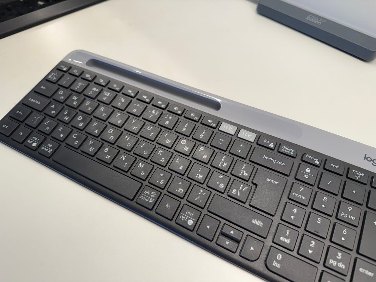 Logitech K580 SLIM MULTI-DEVICE WIRELESS KEYBOARD - with cyrillic (Ru ...