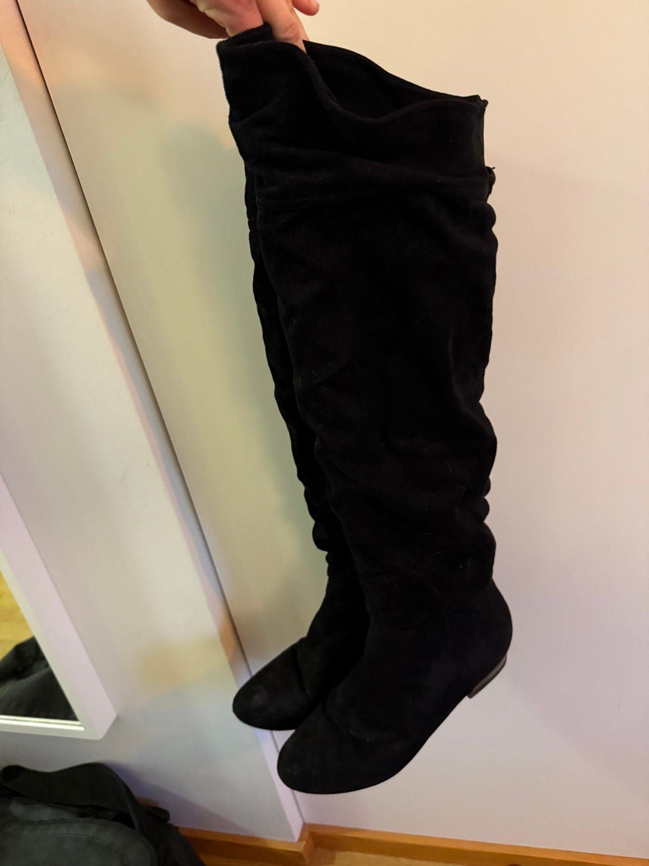 Mustat ylipolven saappaat (Duffy) | Tori