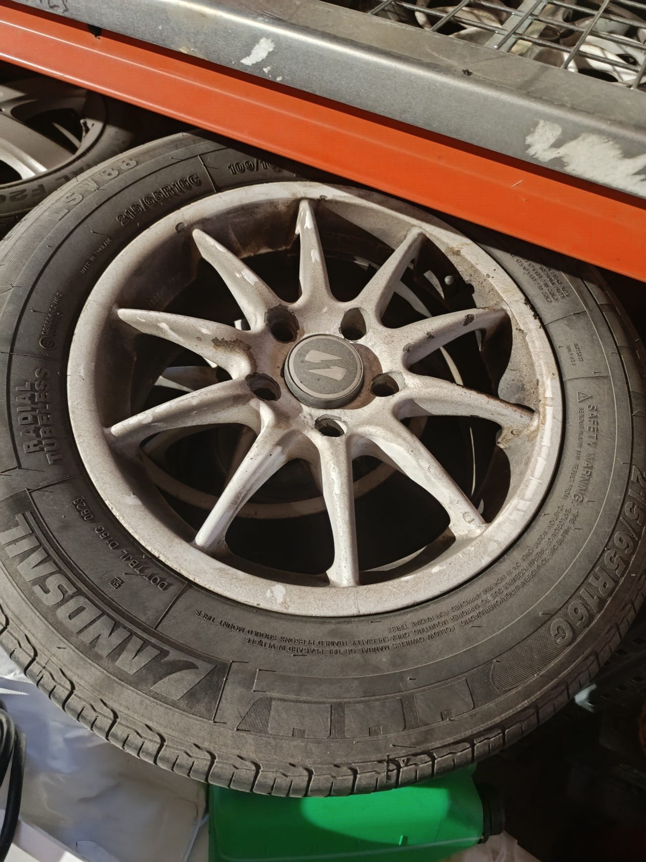 VW Transporter stilauto vanteet 2 kesää ajetuilla renkailla | Tori