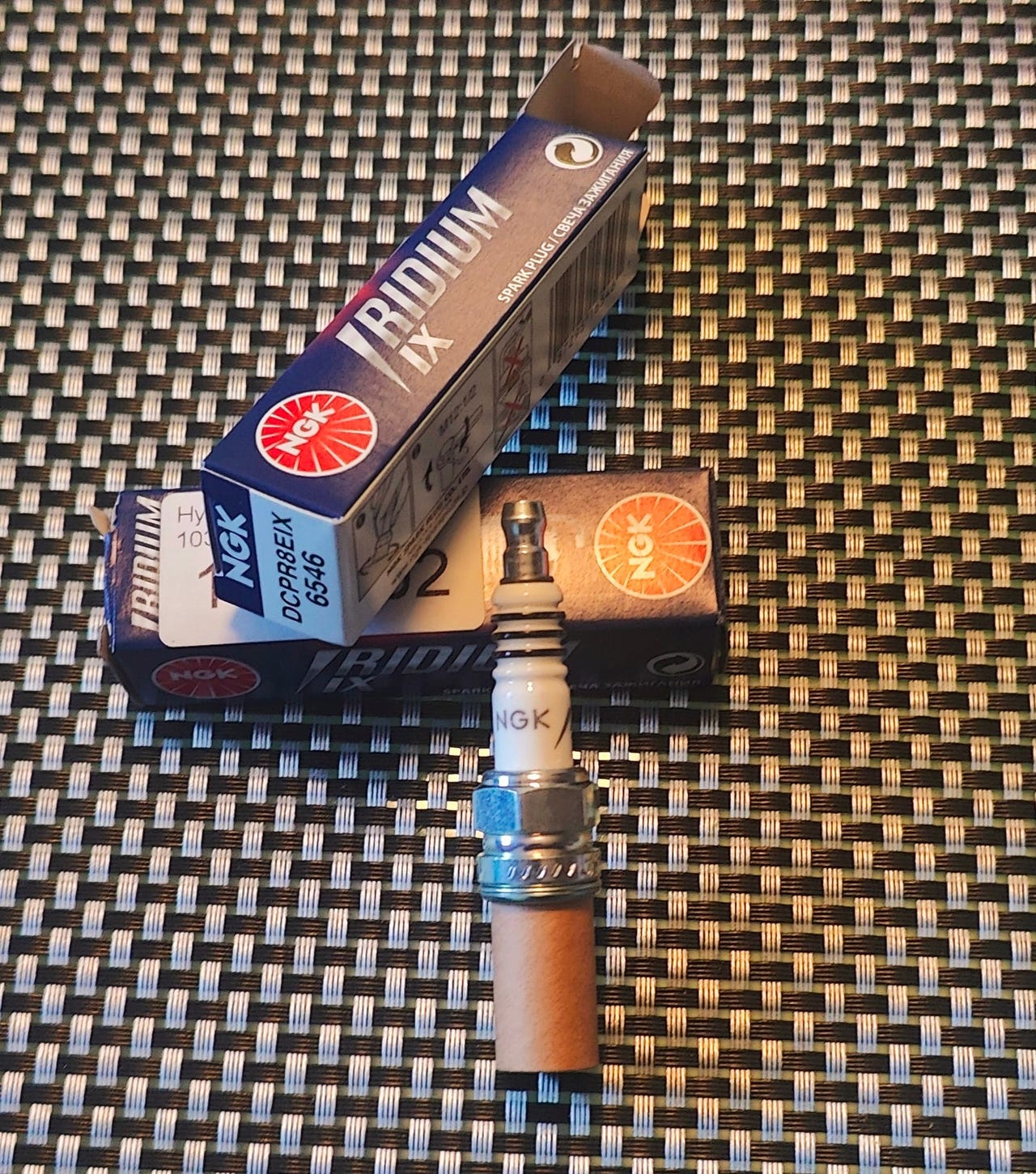2 kpl NGK IRIDIUM SYTYTYSTULPPA #6546 | Tori