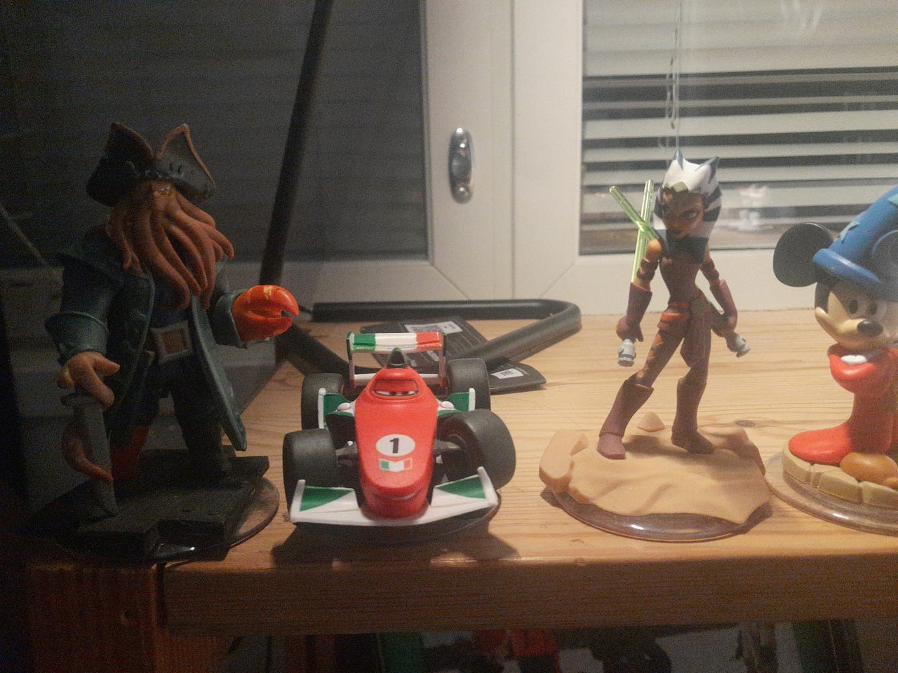 Myydään disney-hahmoja, Disney infite | Tori