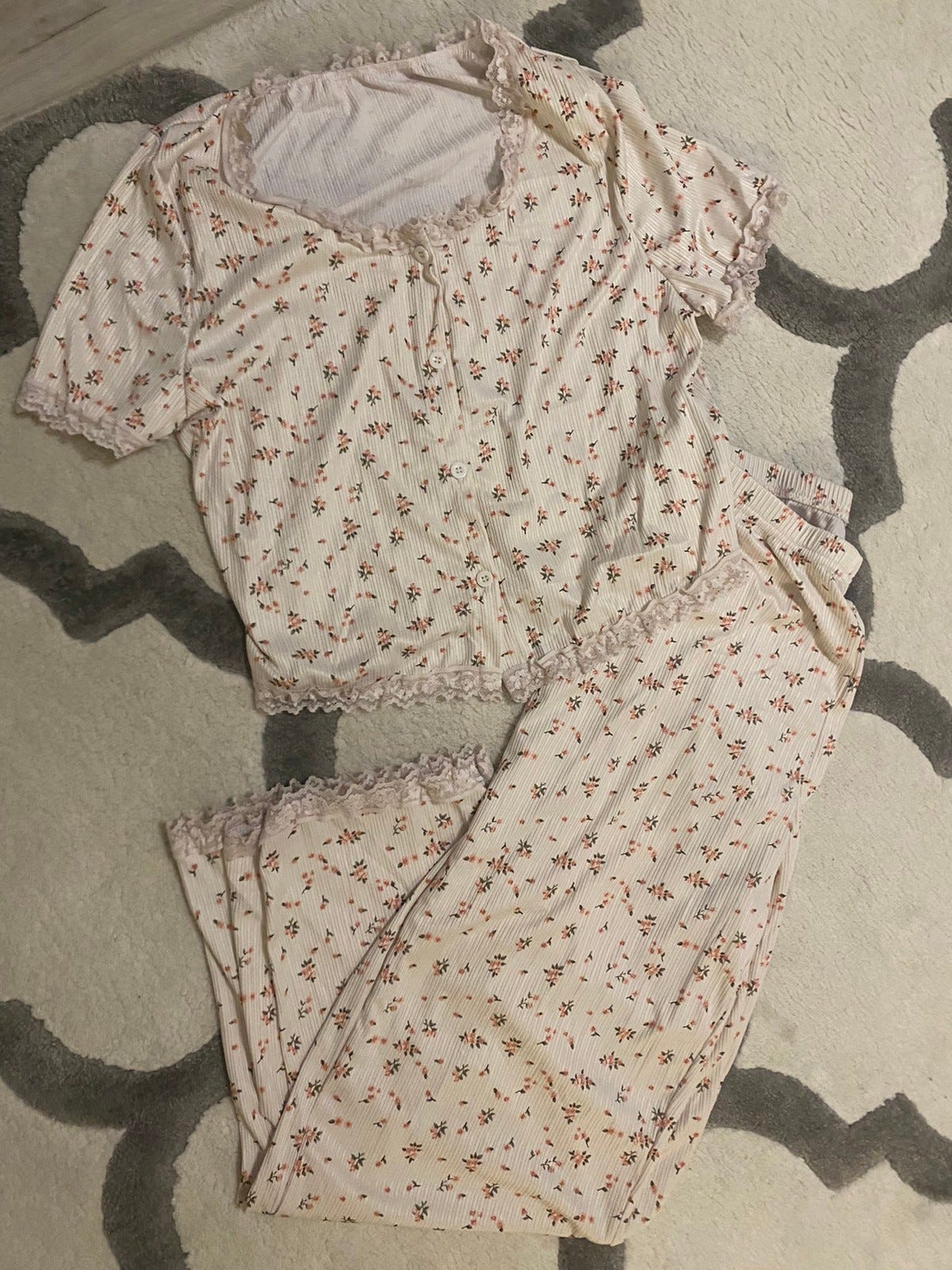 Käyttämätön pyjama oloasu toppi ja housut | Tori