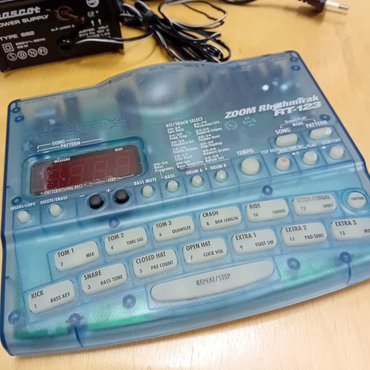 Zoom RhytmTrak RF-123 SynthMania rumpukone | Tori