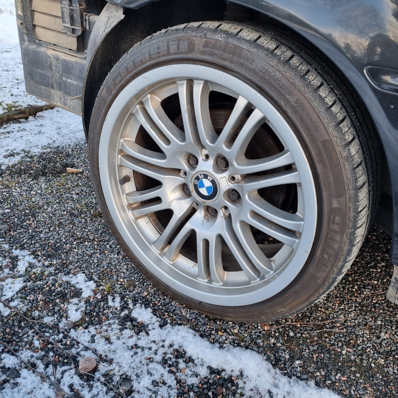 Myydään alkuperäiset BMW M3 18" vanteet ja renkaat. | Tori