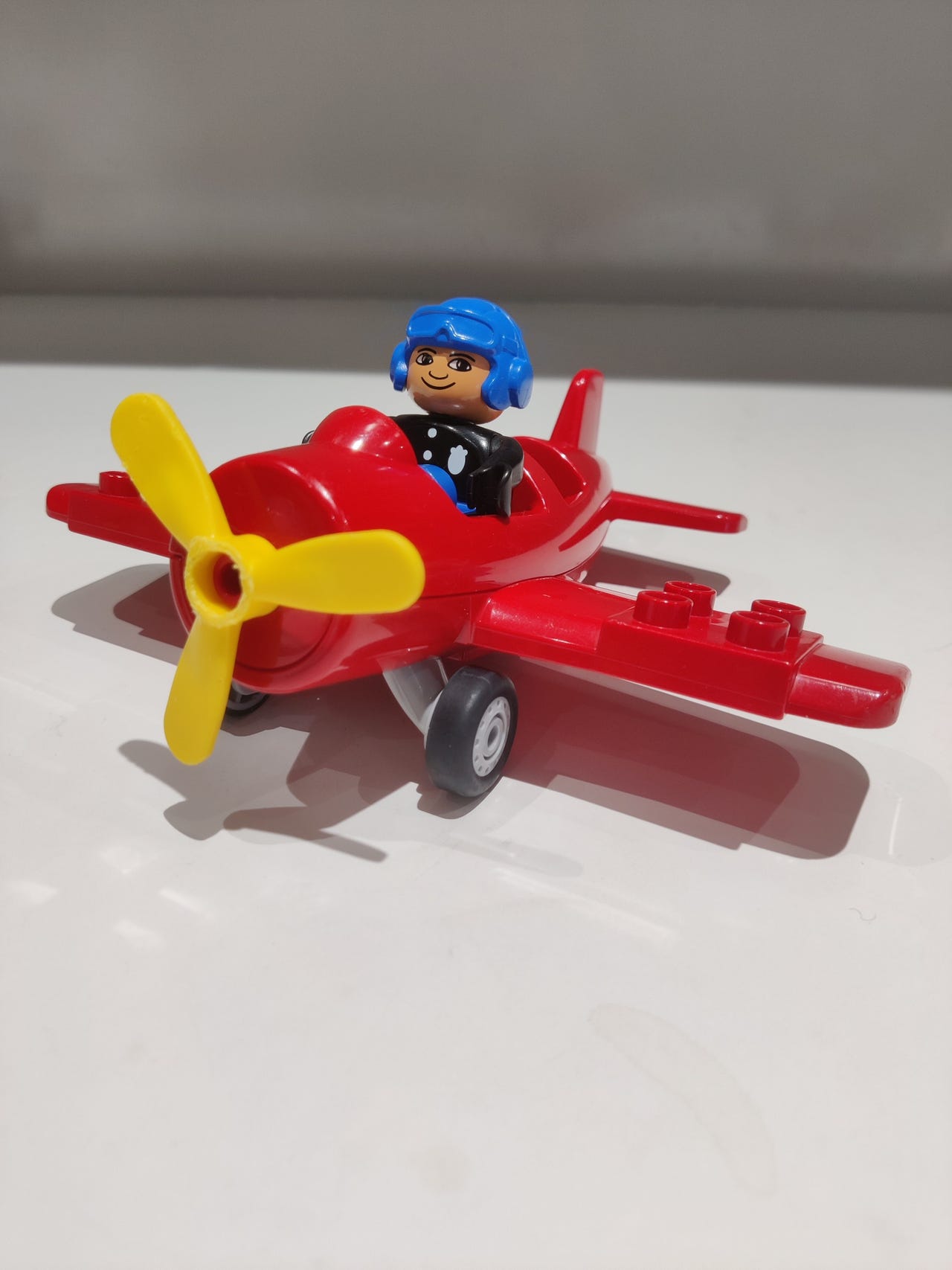 Lego Duplo lentokone, lentäjä toridiili. | Tori