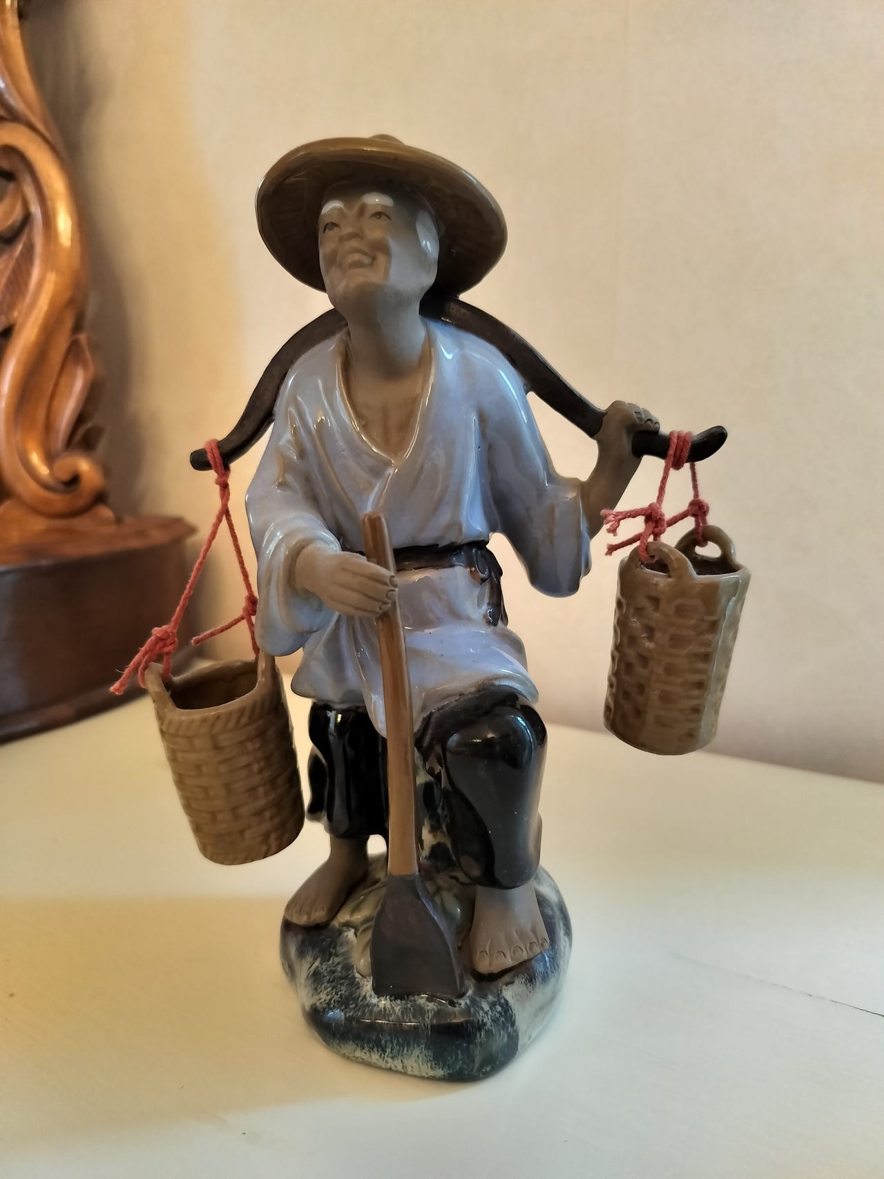 Vanha mies kantaa koreja | Tori