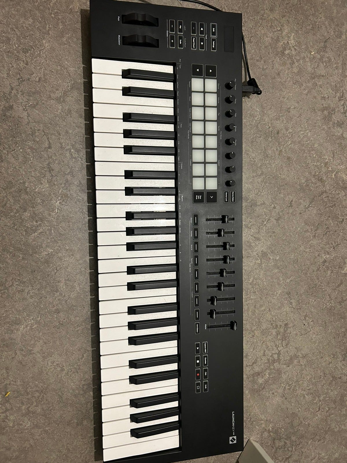 Novation LaunchKey MK3 49 midi | Tori