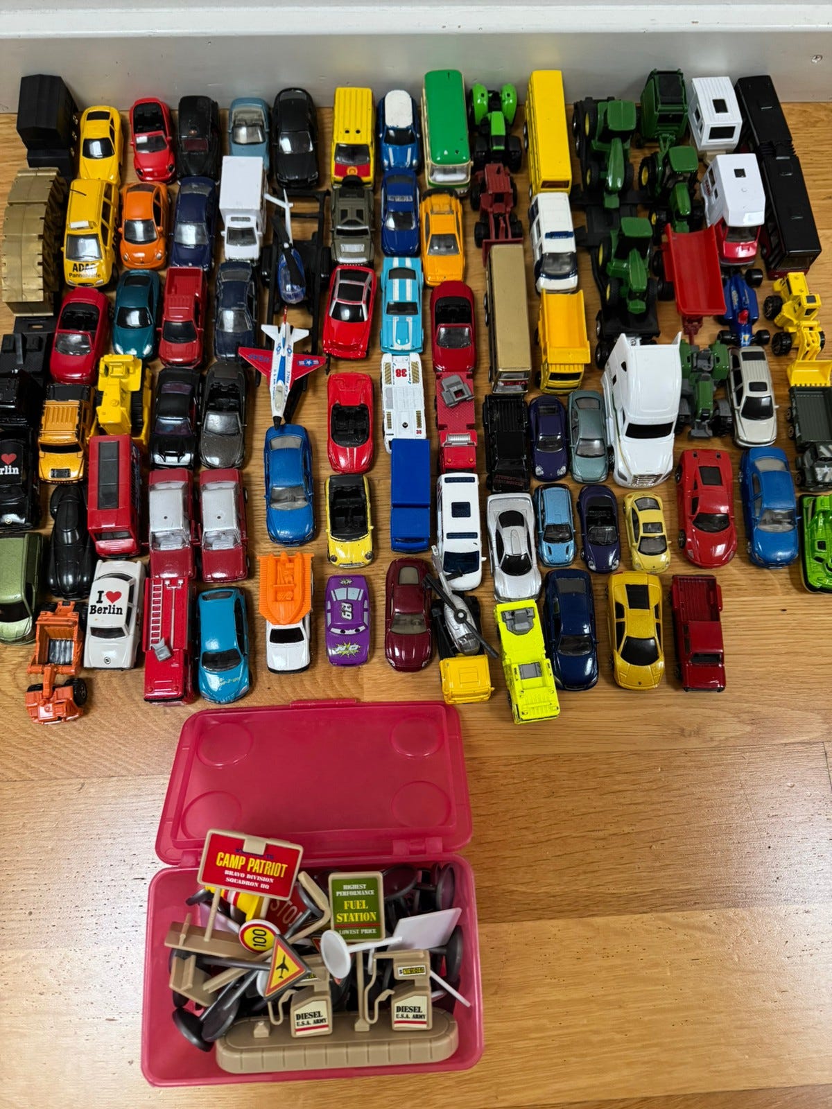 Pikku autoja n 50 kpl. Tee tarjous. | Tori