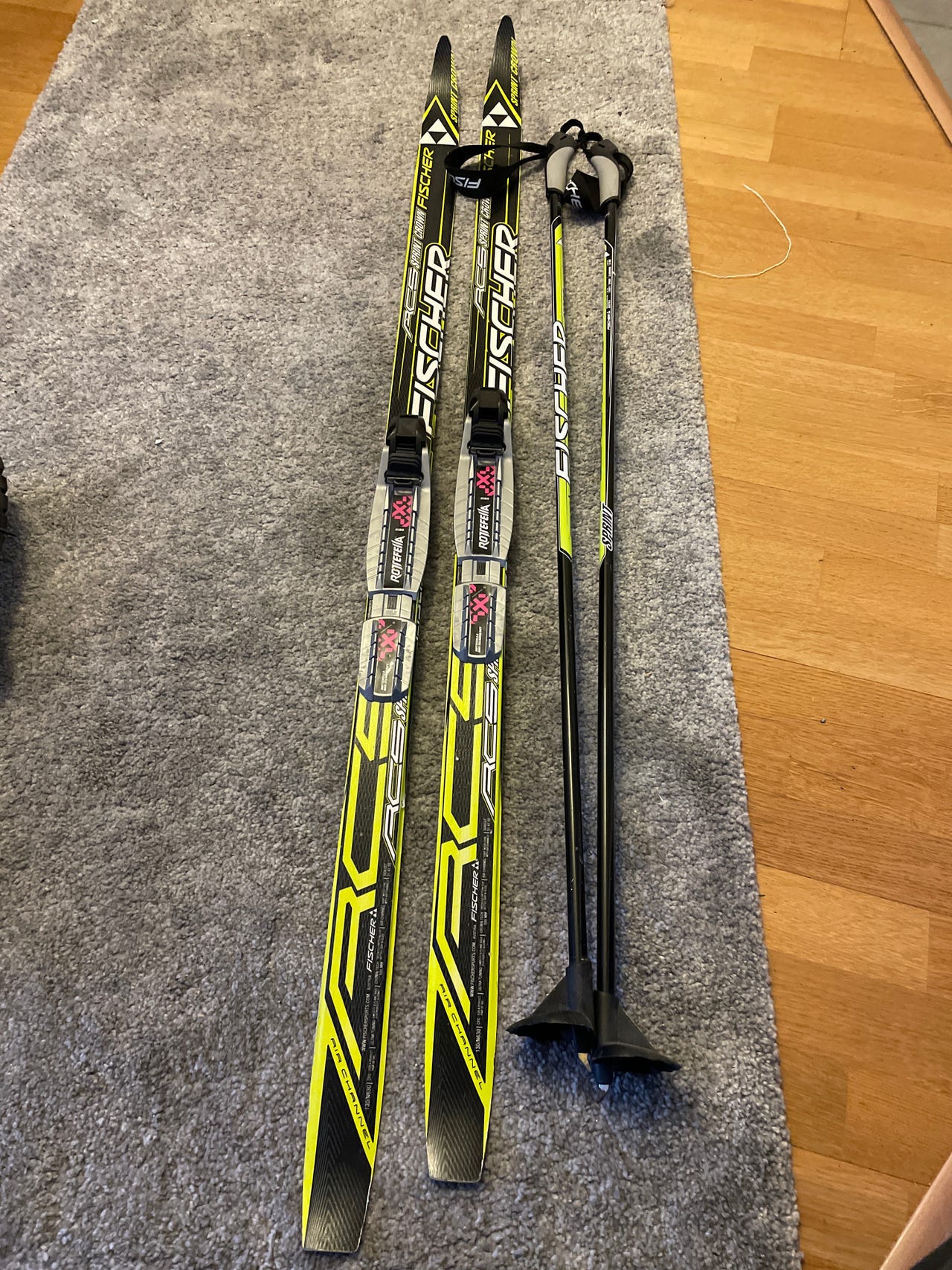 Lasten fischer sukset 130cm ja sauvat 105 cm | Tori