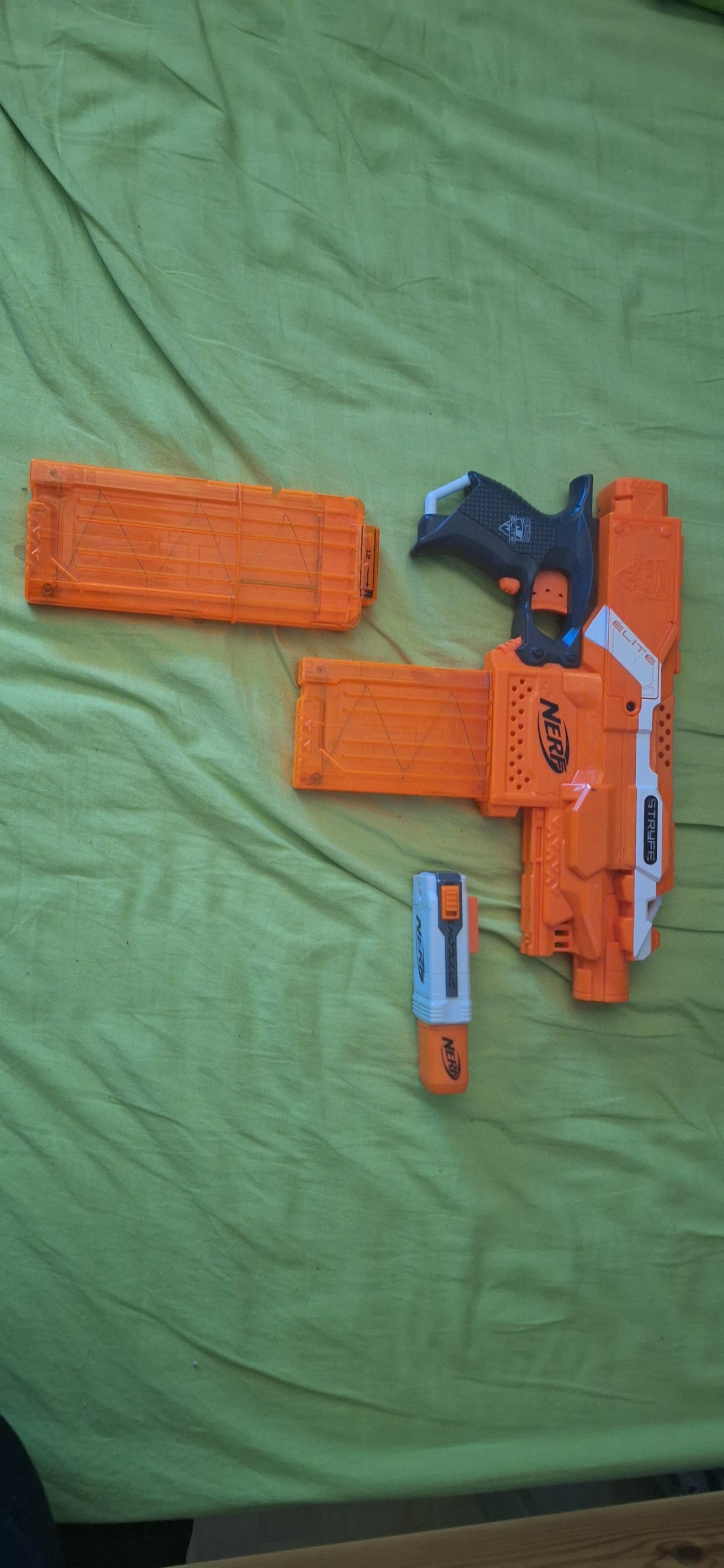 Nerf stryfe 2 lipasta, lamppu ja asevyö | Tori