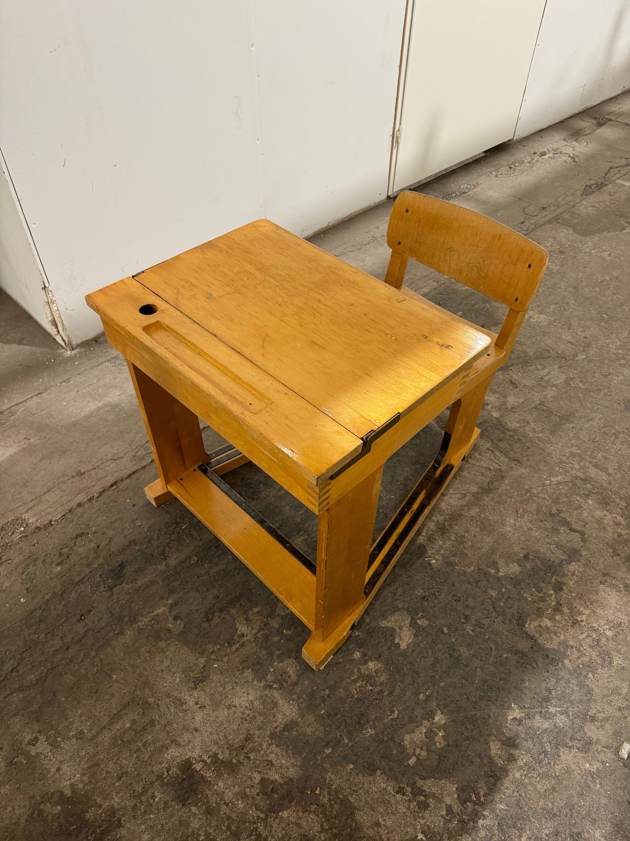 Myydään vanha pulpetti | Tori