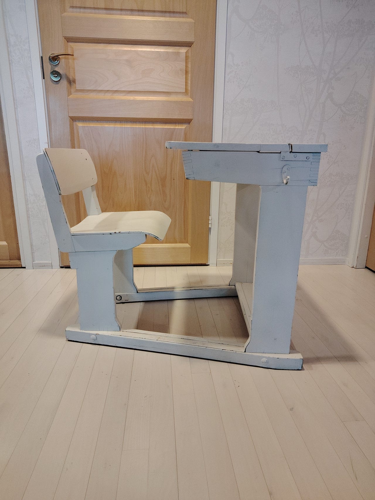 Myydään vanha pulpetti | Tori