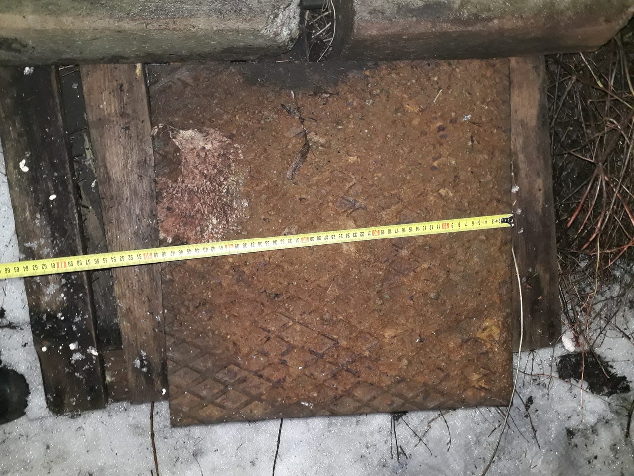 Kaivon kansi (metallia) | Tori